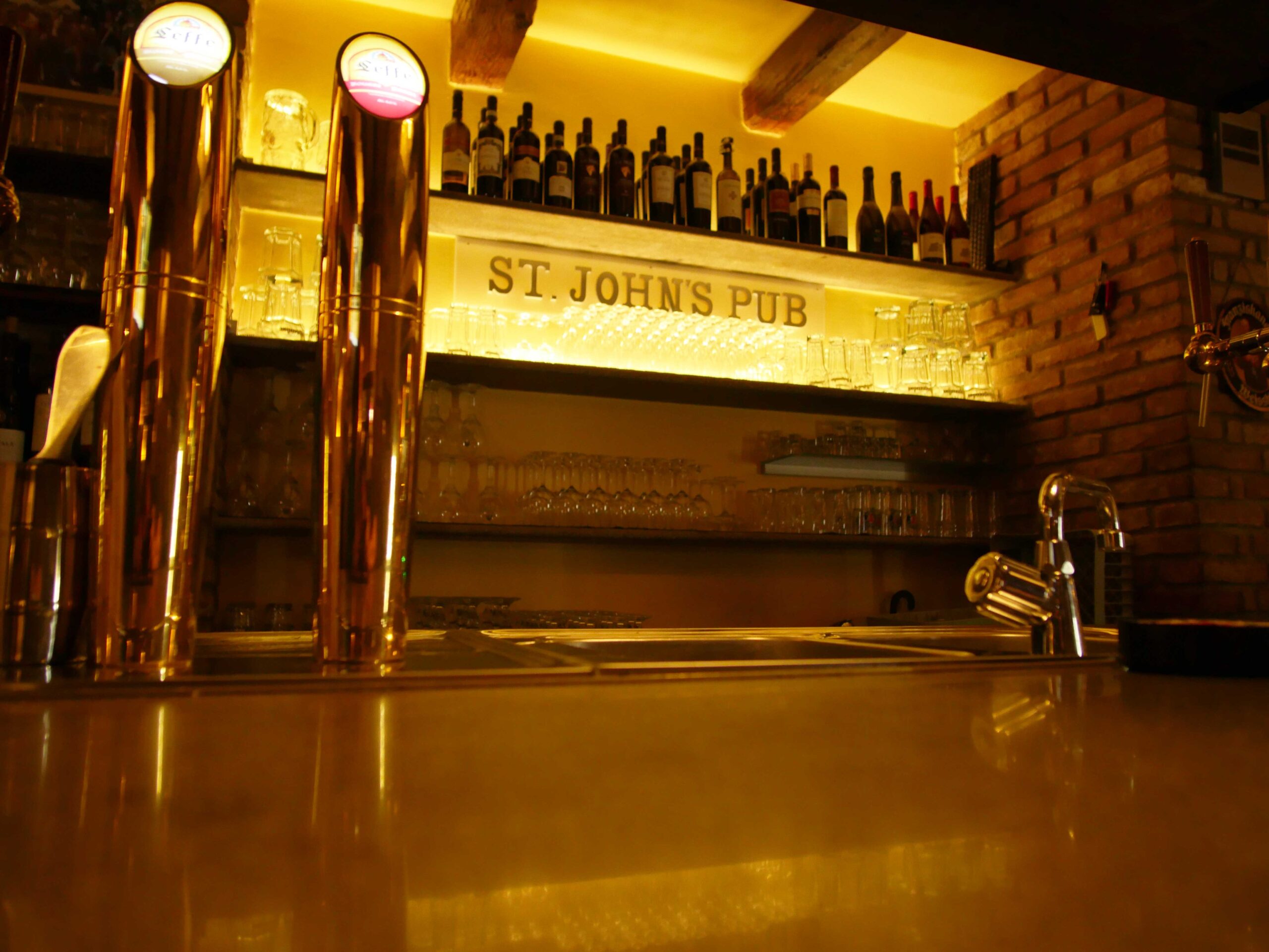 Aperto fino alle 4 - St. John's puB