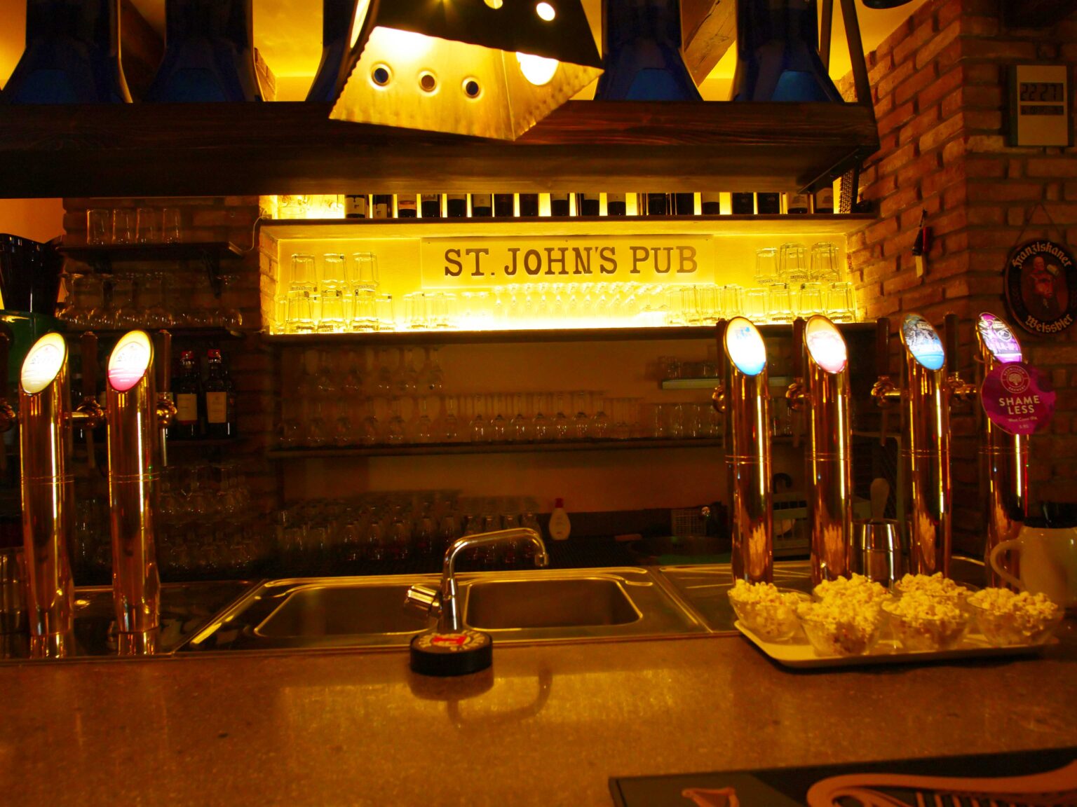 St.john's puB - MUSICA LIVE KARAOKE CABARET COVER BAND